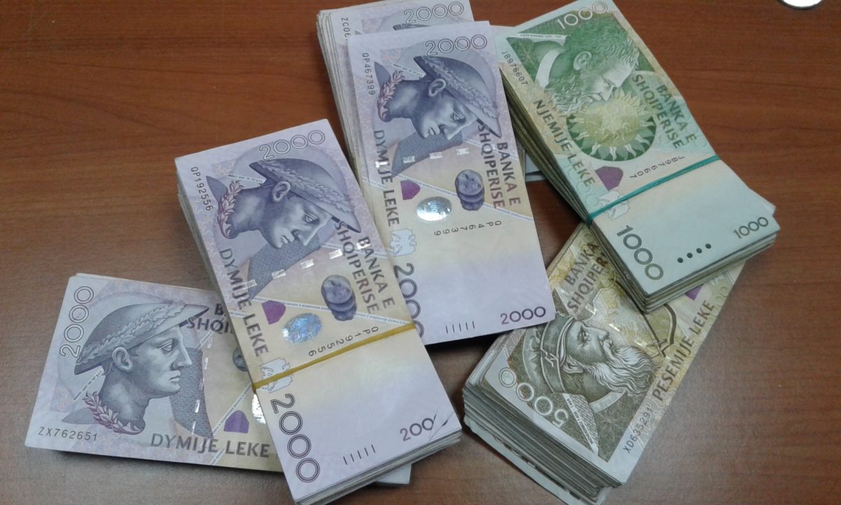 Kursi i Euros me Lekun arrin minimum të ri historik, BSH bleu dhe 15 ...